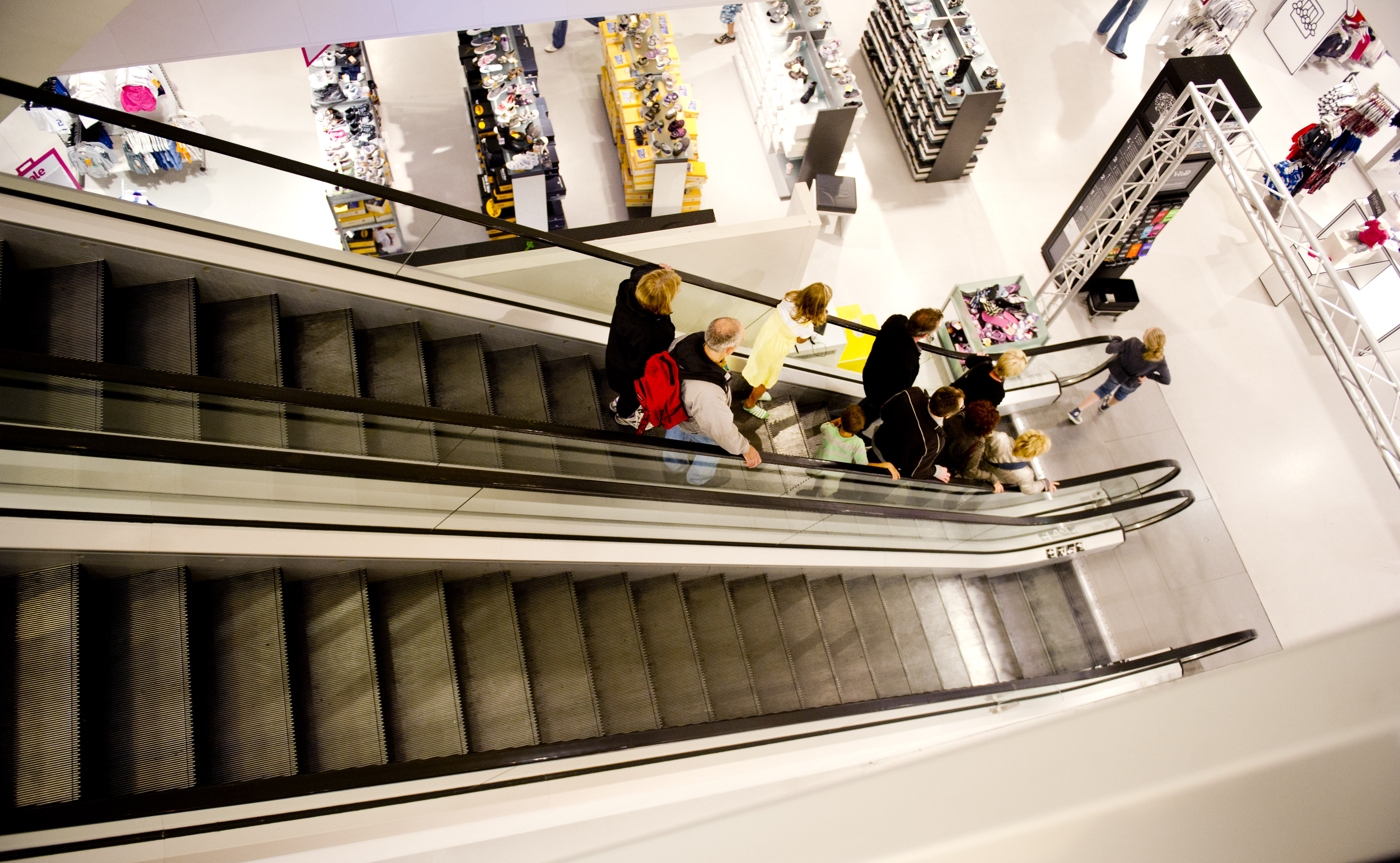 Rechts staan, links lopen op de roltrap? Stilstaan is sneller