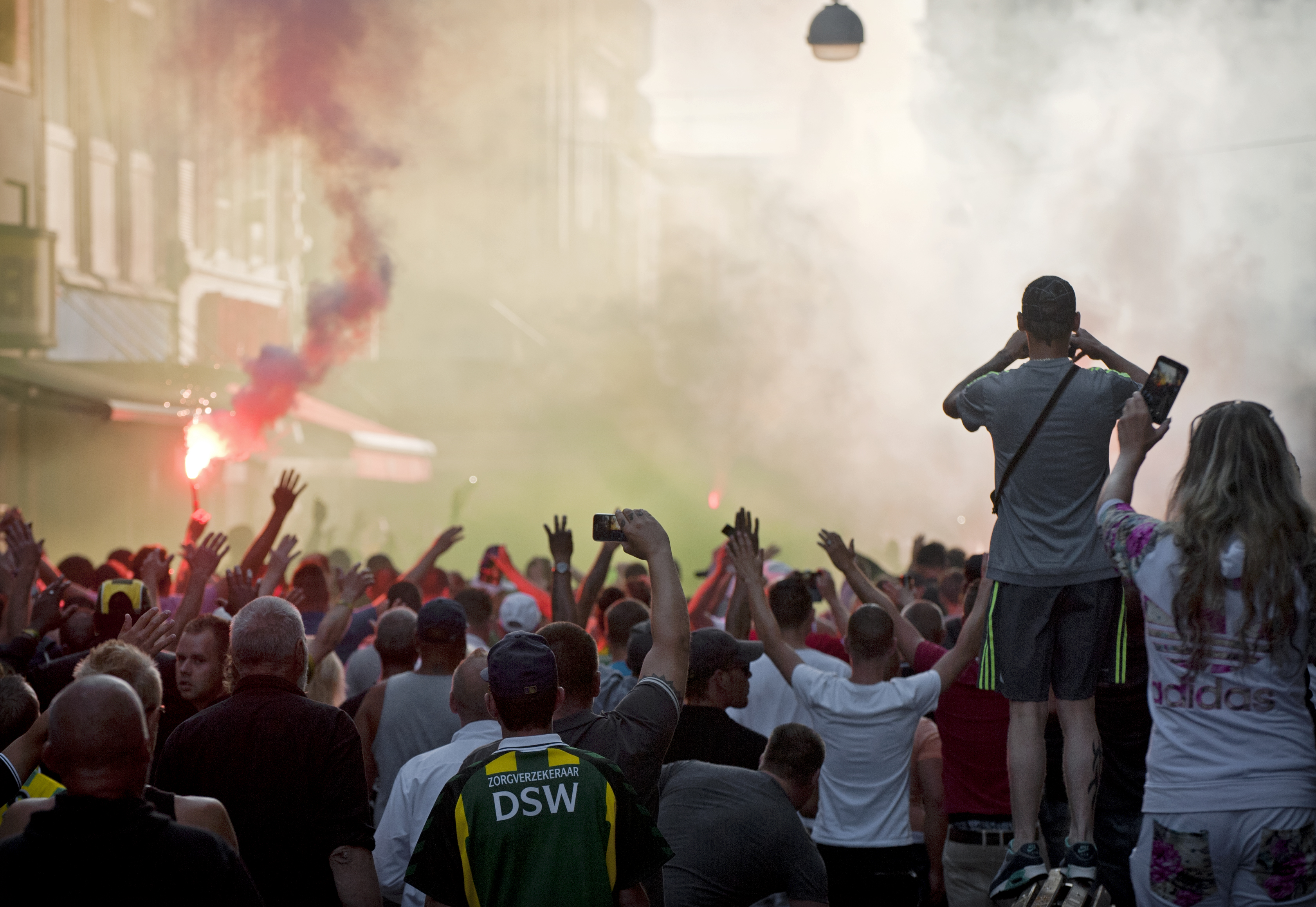 ADO-fans trekken door Den Haag