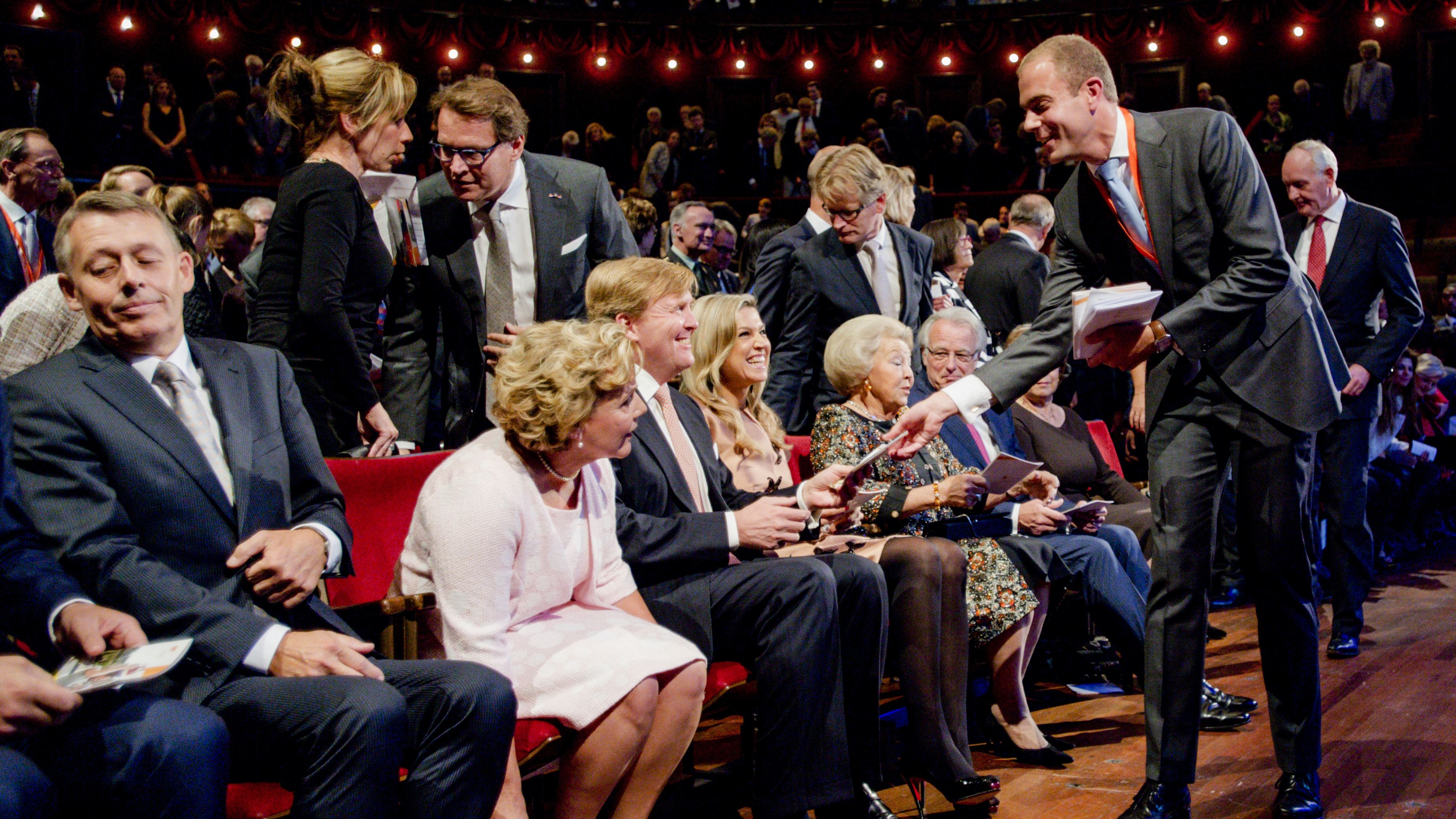 Koning en koningin sluiten 200 jaar Koninkrijk af in Carré