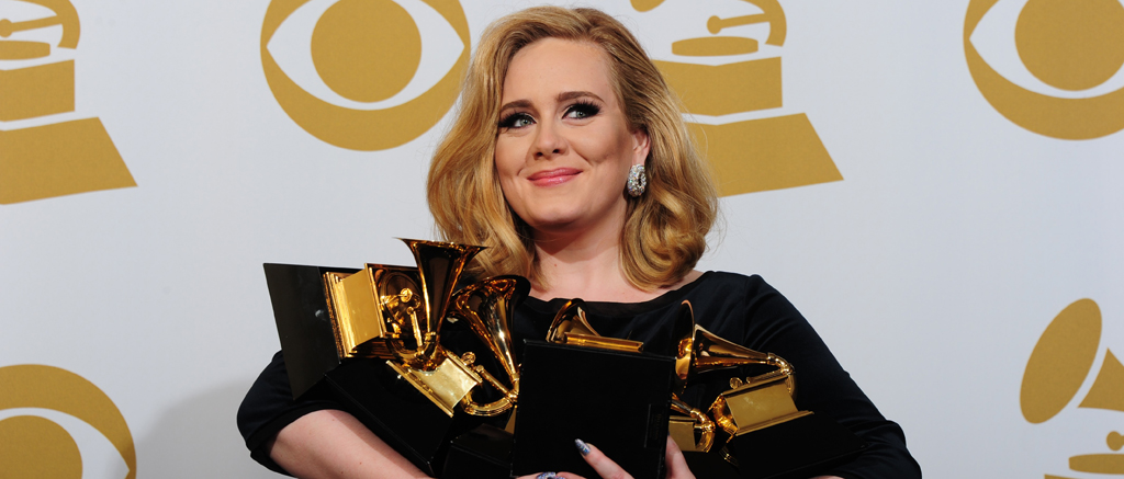 Adele bewaart haar prijzen op de wc