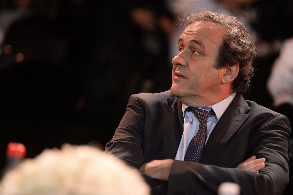 Platini geeft strijd om opvolging Blatter (gedwongen) op | RTL Nieuws ...