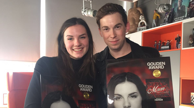 Hardwell verrast Maan met gouden plaat
