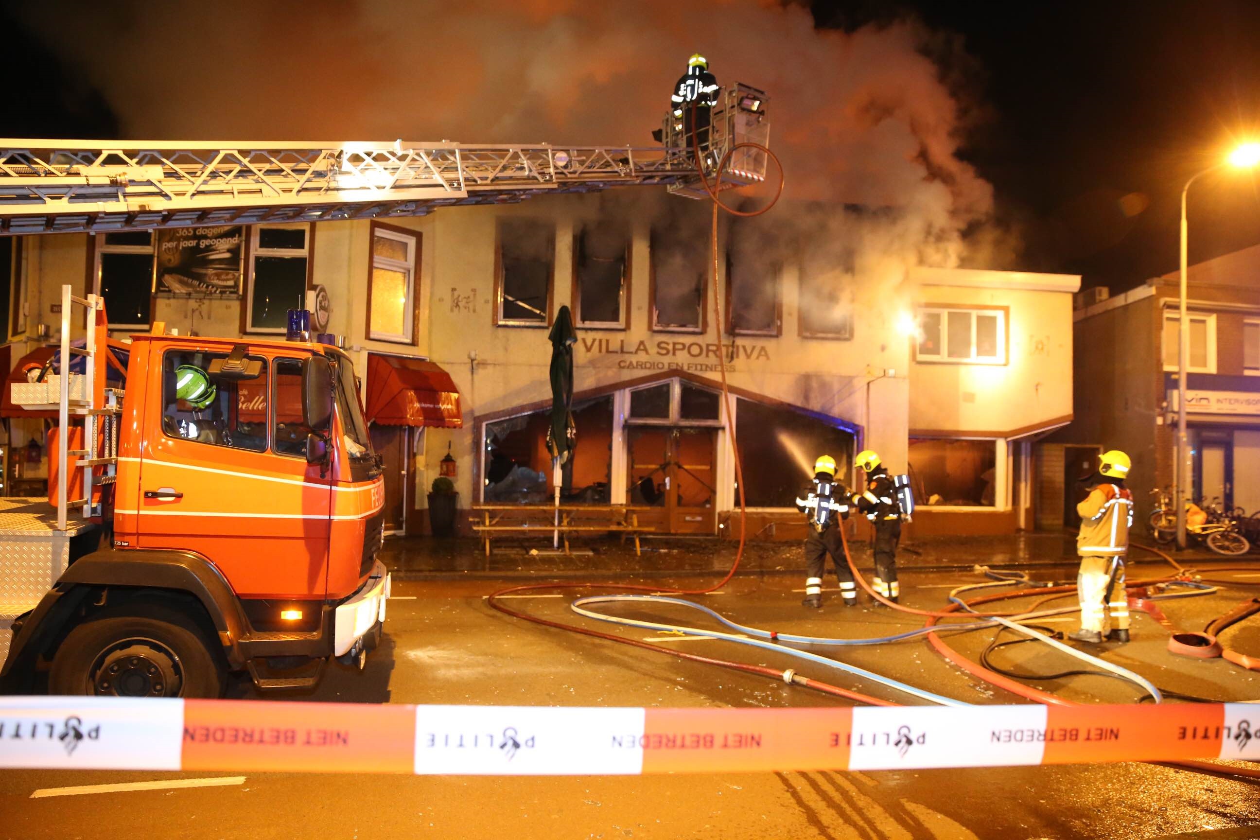 Grote brand in volle kroeg: één zwaargewonde en veel paniek