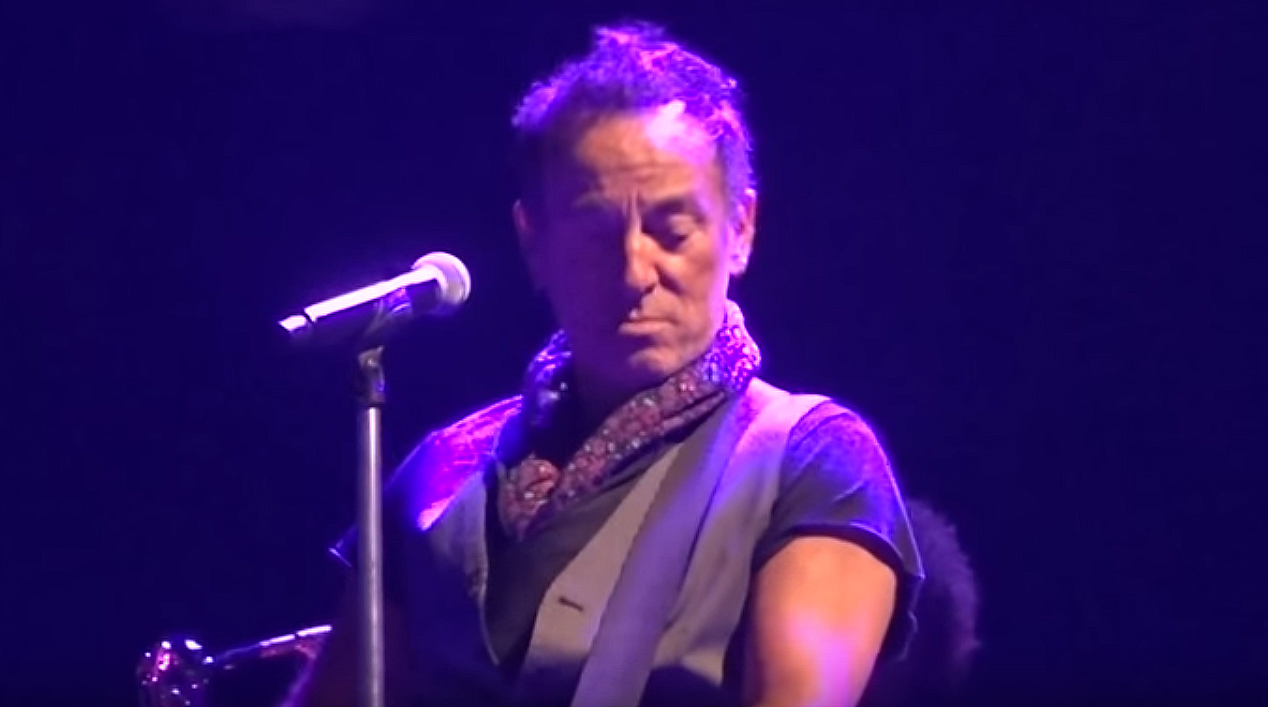 Ode aan Prince: Bruce Springsteen opent show met Purple Rain