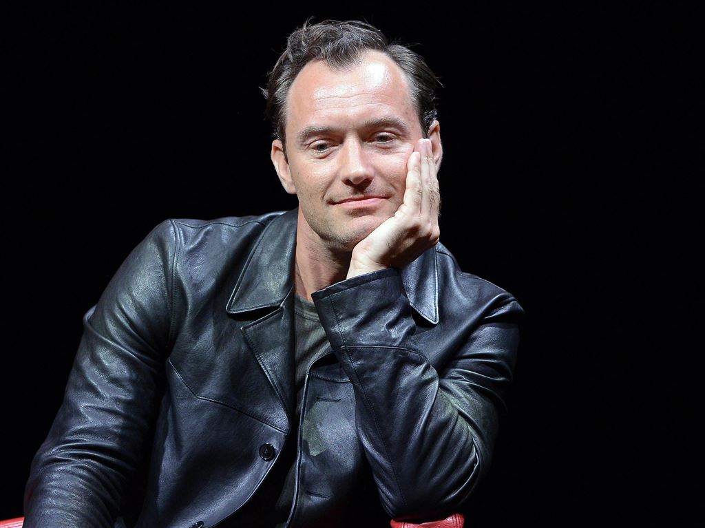 Jude Law in Nederland op het podium