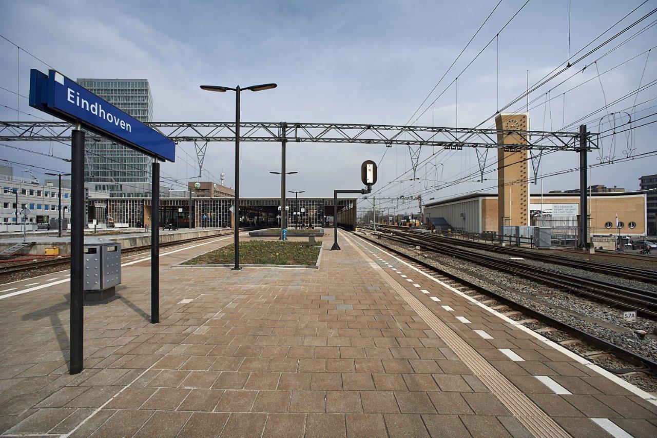 Man zwaargewond omdat hij vermoedelijk op trein wilde springen