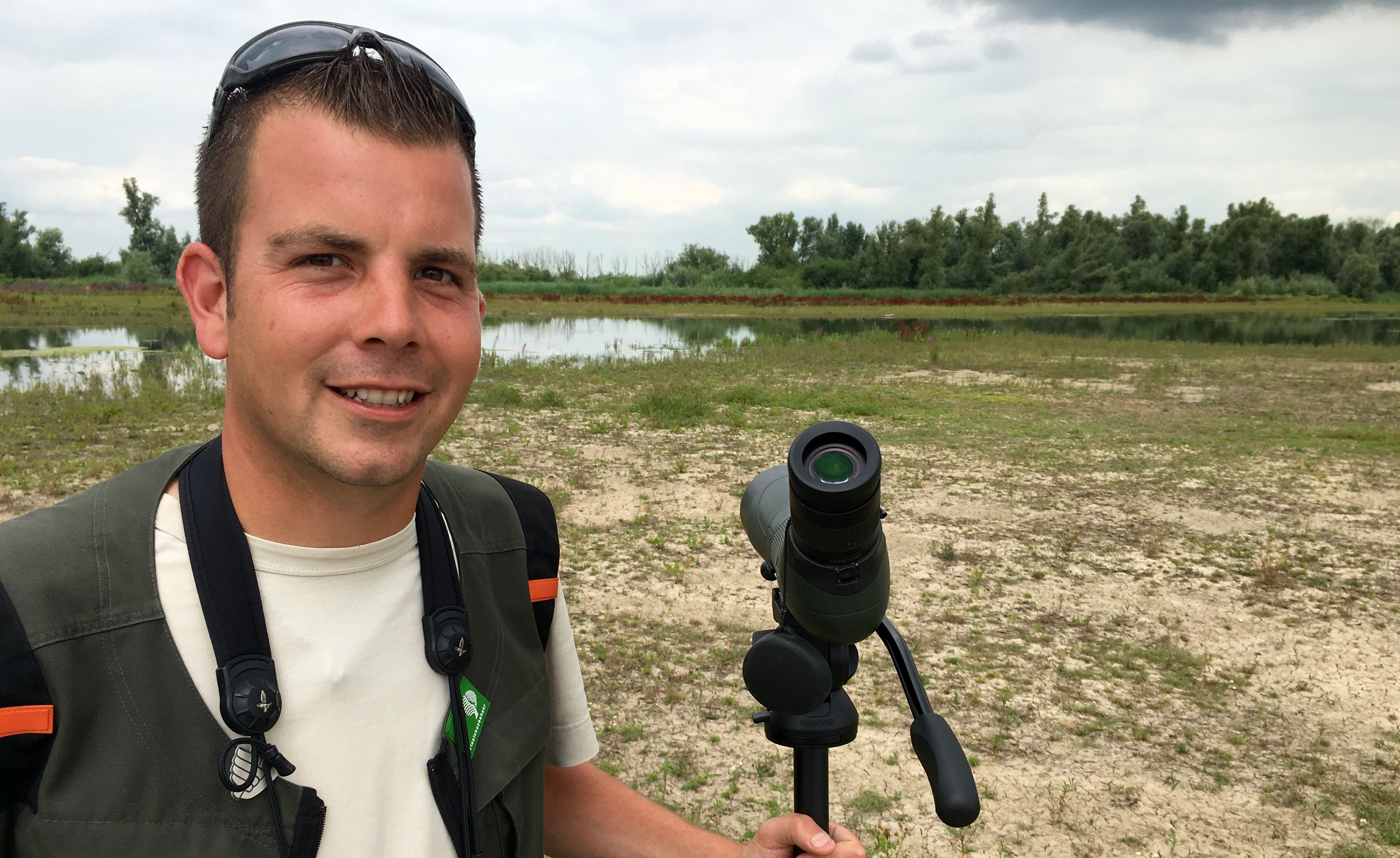 Wanneer slaat het eerste visarendjong zijn vleugels uit?
