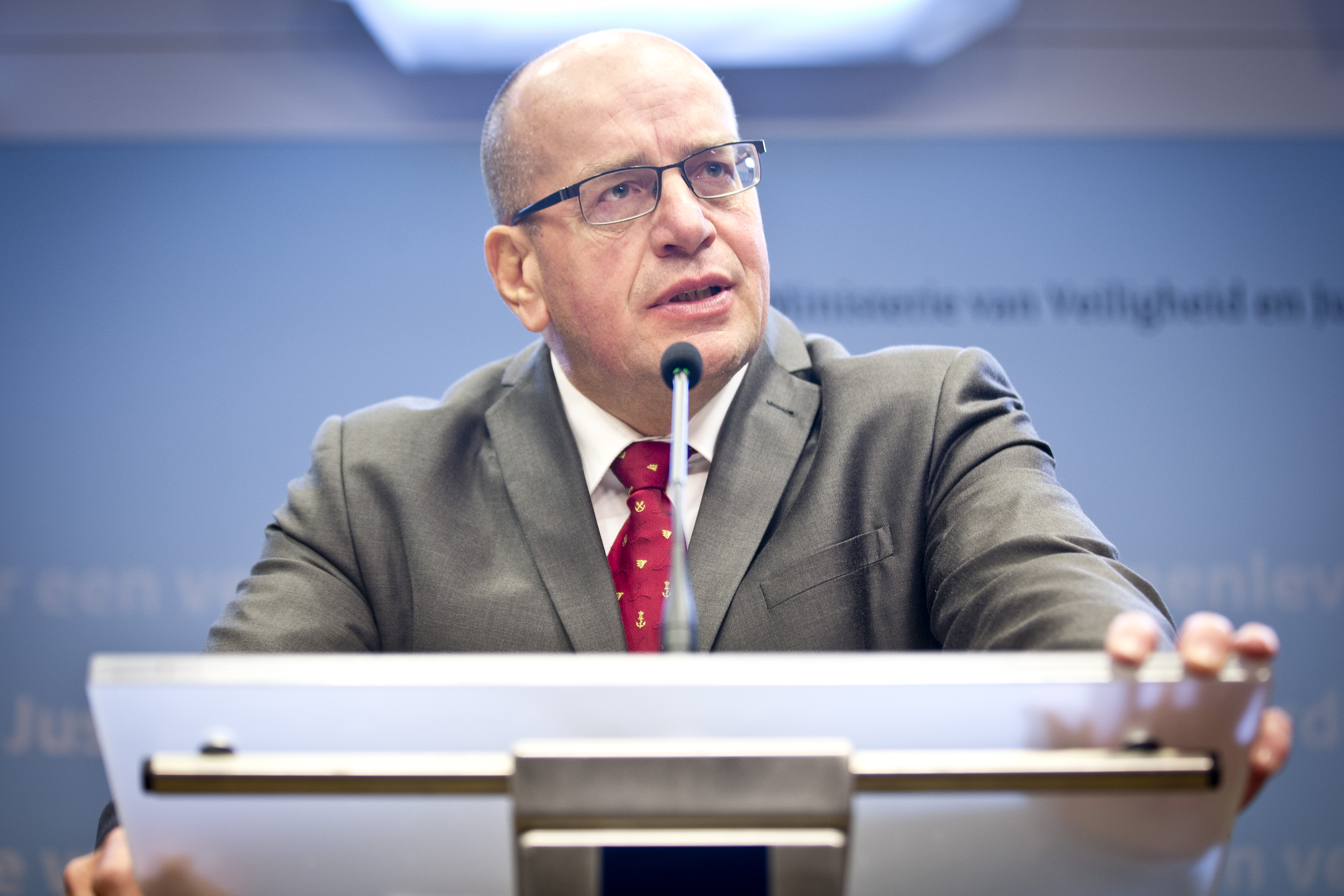 'Voor volk en vaderland': de politieke carrière van Fred Teeven in 9 ...