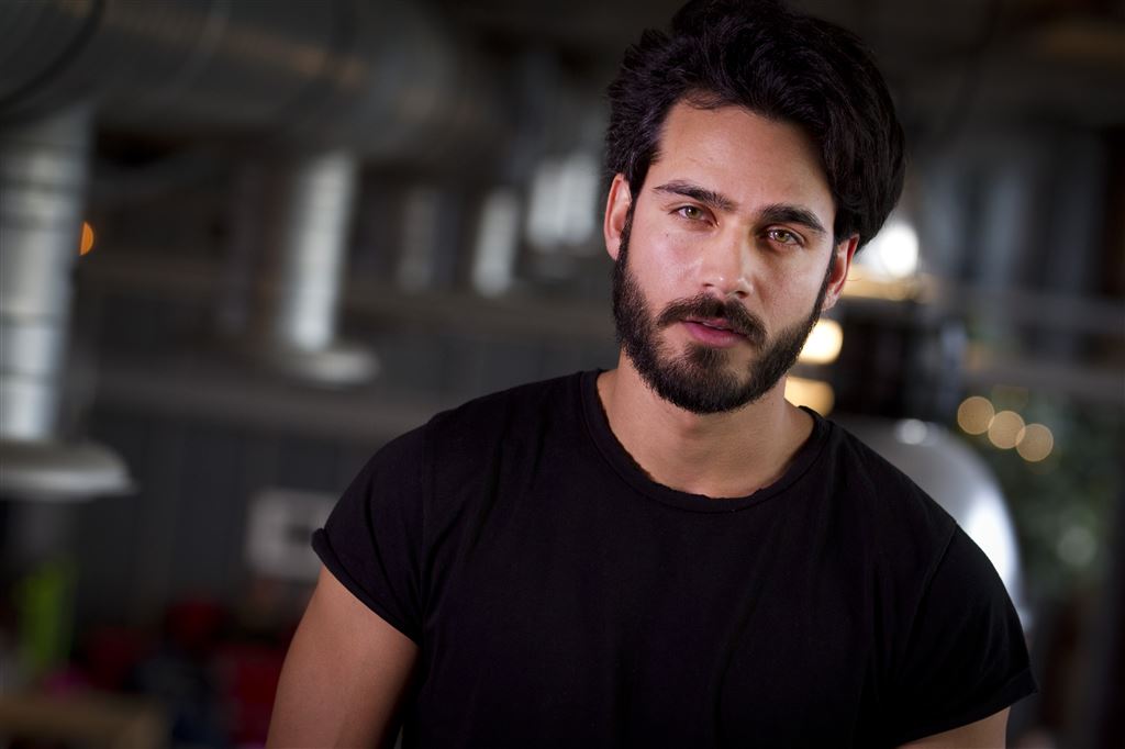 Kay Nambiar trekt met luxepopjes de jungle in