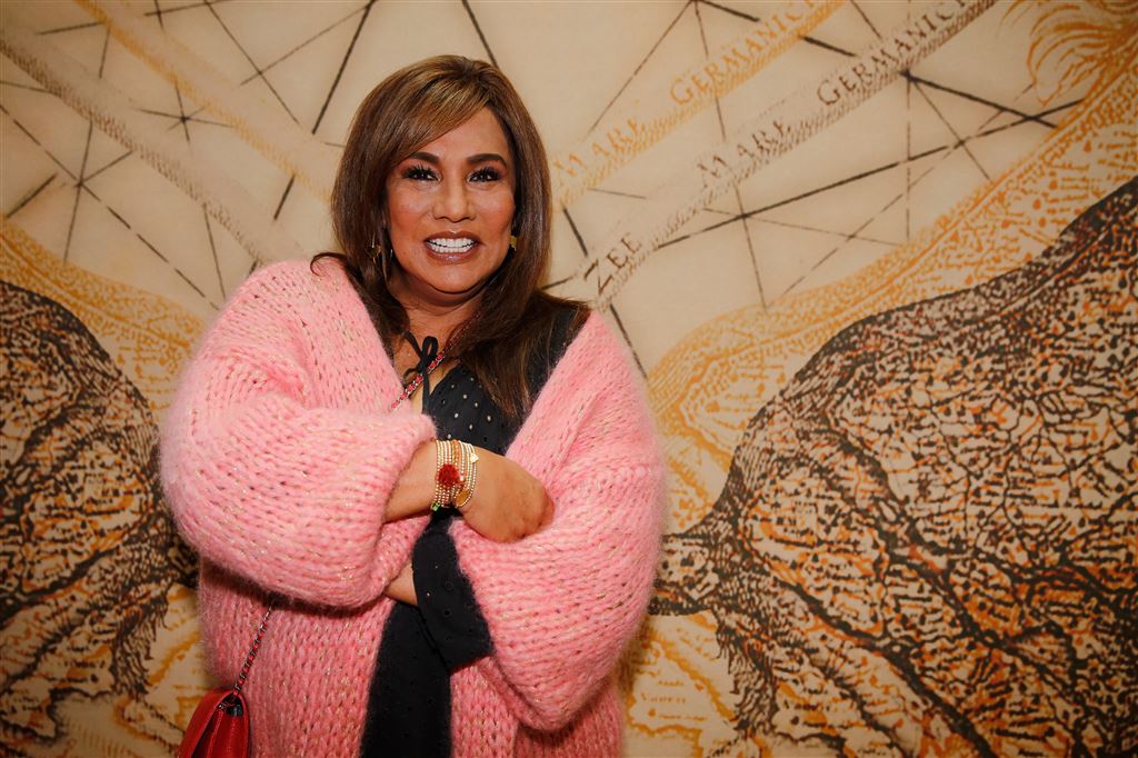 Patty nog steeds lachend de duikplank af