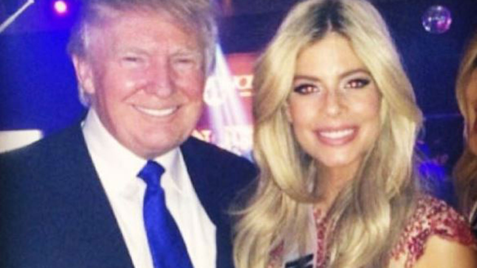 Miss Stephanie op foto met Trump bij Universe-verkiezing: 'Hier lachte ...