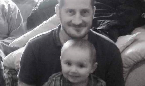 Terminaal zieke Nick (40) zoekt in laatste maanden gezin voor zoontje