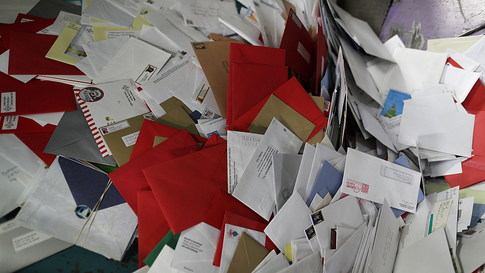 Postbezorger houdt 3000 brieven en pakketten voor Groningers achter