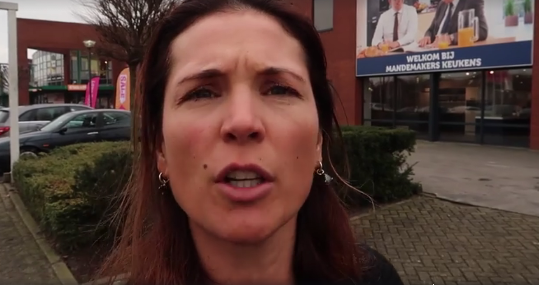 Libelle-vlogger aangevallen door medewerker Mandemakers Keukens