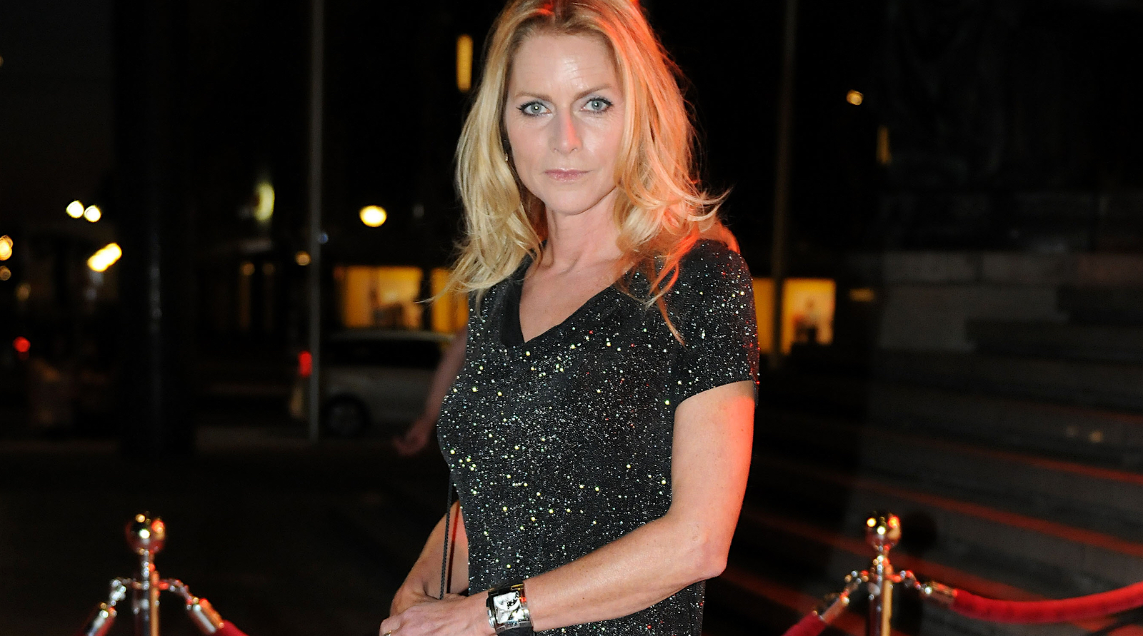 Video: Milika Peterzon maakt comeback op rode loper