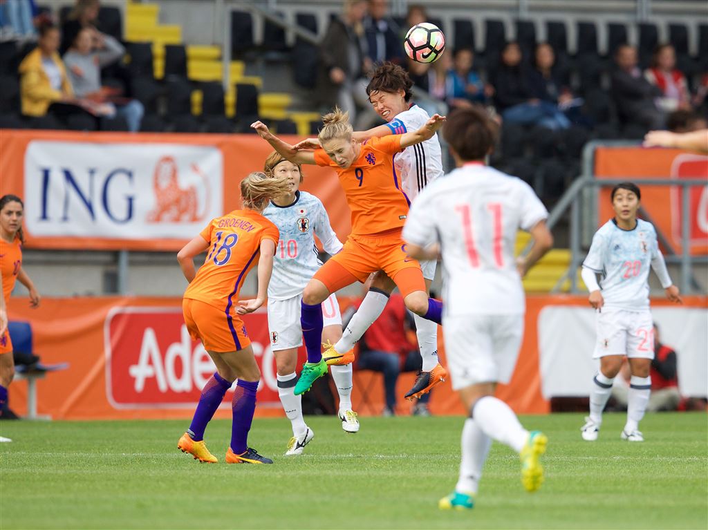 Voetbalsters buigen voor Japan in Breda