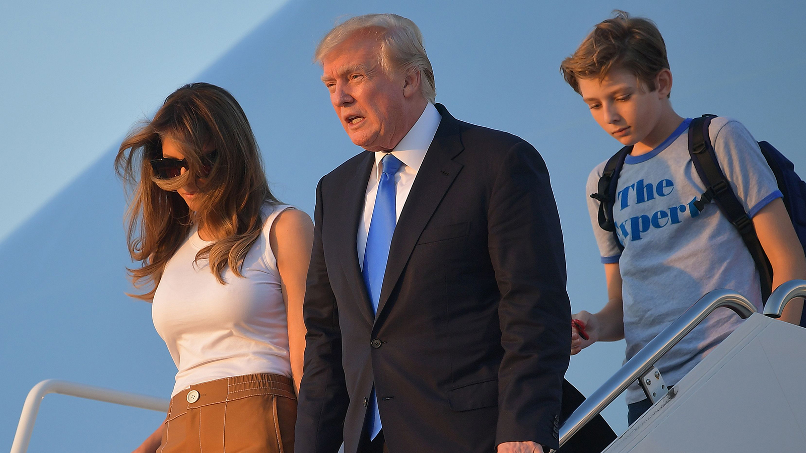 Melania Trump en zoon Barron trekken in bij Trump in Witte Huis