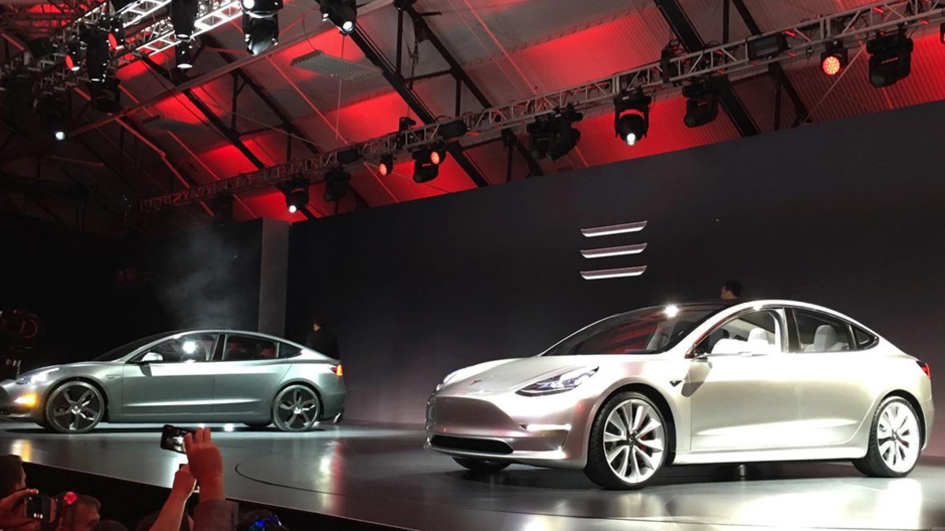 Eerste budget-Tesla rolt vrijdag uit fabriek
