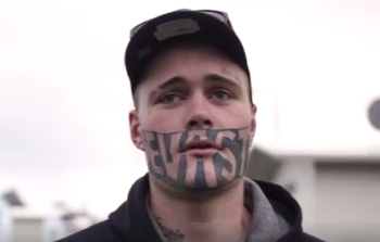 Mark (19) wordt nergens aangenomen vanwege tattoo: 'Het is onderdeel ...