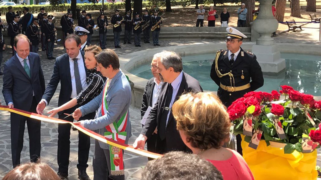 Weer fontein gerestaureerd in Rome na rellen met Feyenoordfans