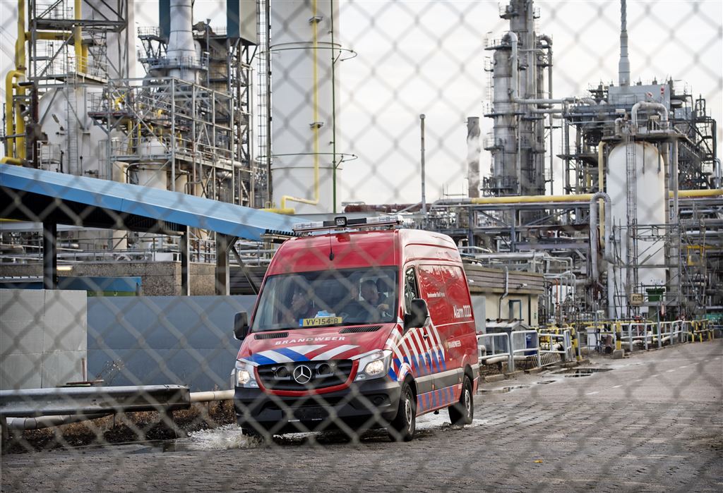 Shell Pernis deels weer opgestart na brand en gifwolk | RTL Nieuws ...