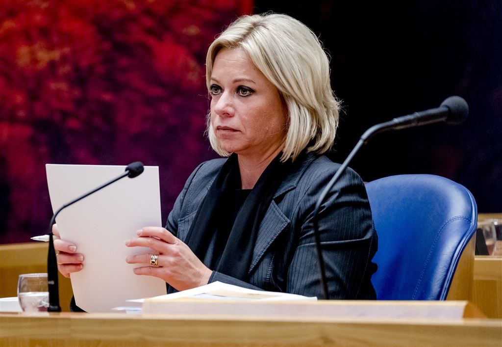 Waarom is Jeanine Hennis politiek verantwoordelijk?