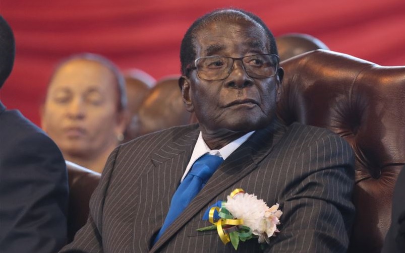 Mugabe geeft strijd op, treedt af als president van Zimbabwe