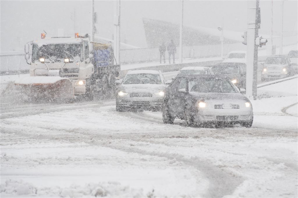 KNMI: code rood voor sneeuw en gladheid in midden en zuiden van het land