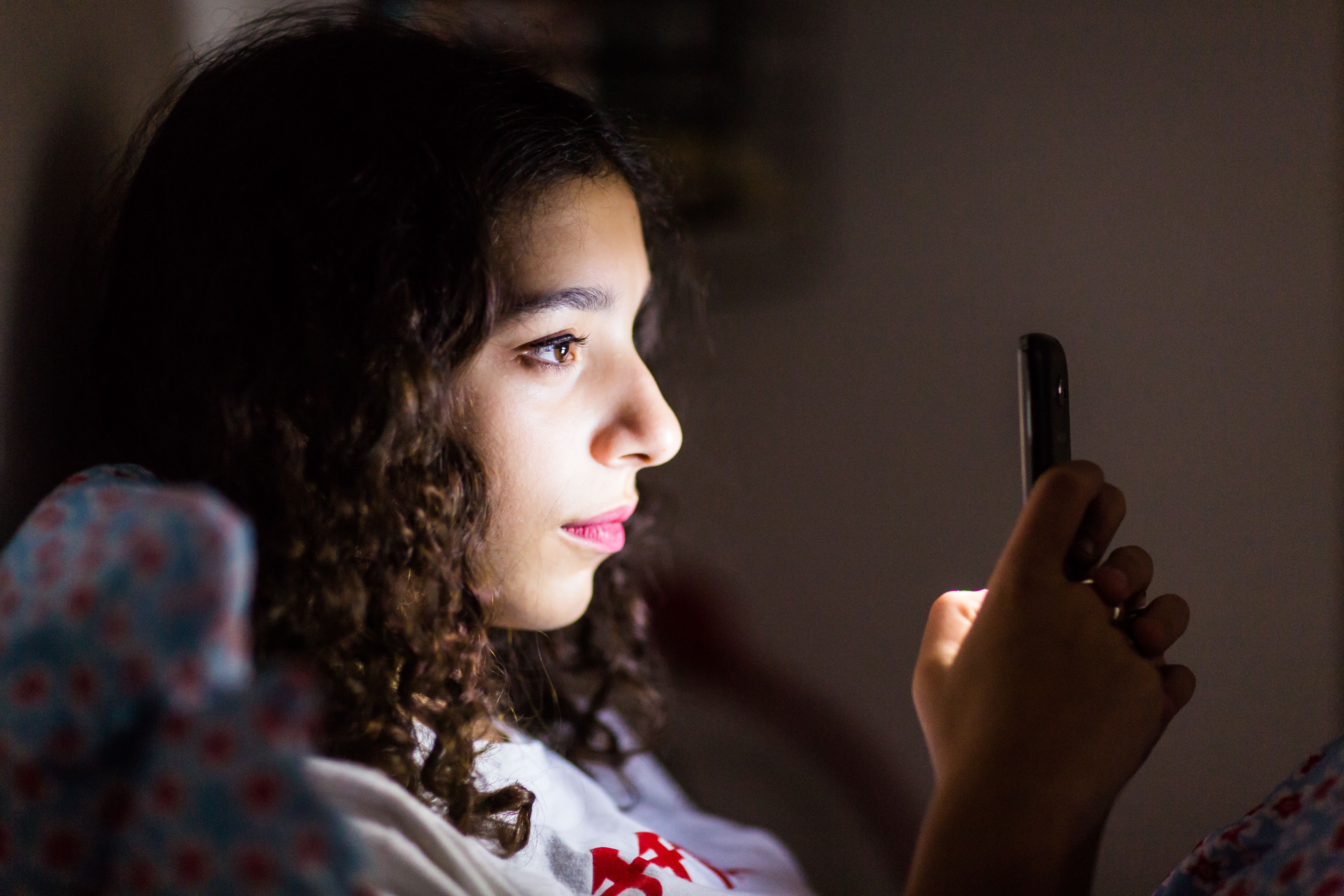 Verslaafd aan social media? 'Ga sporten of ruim je huis op'