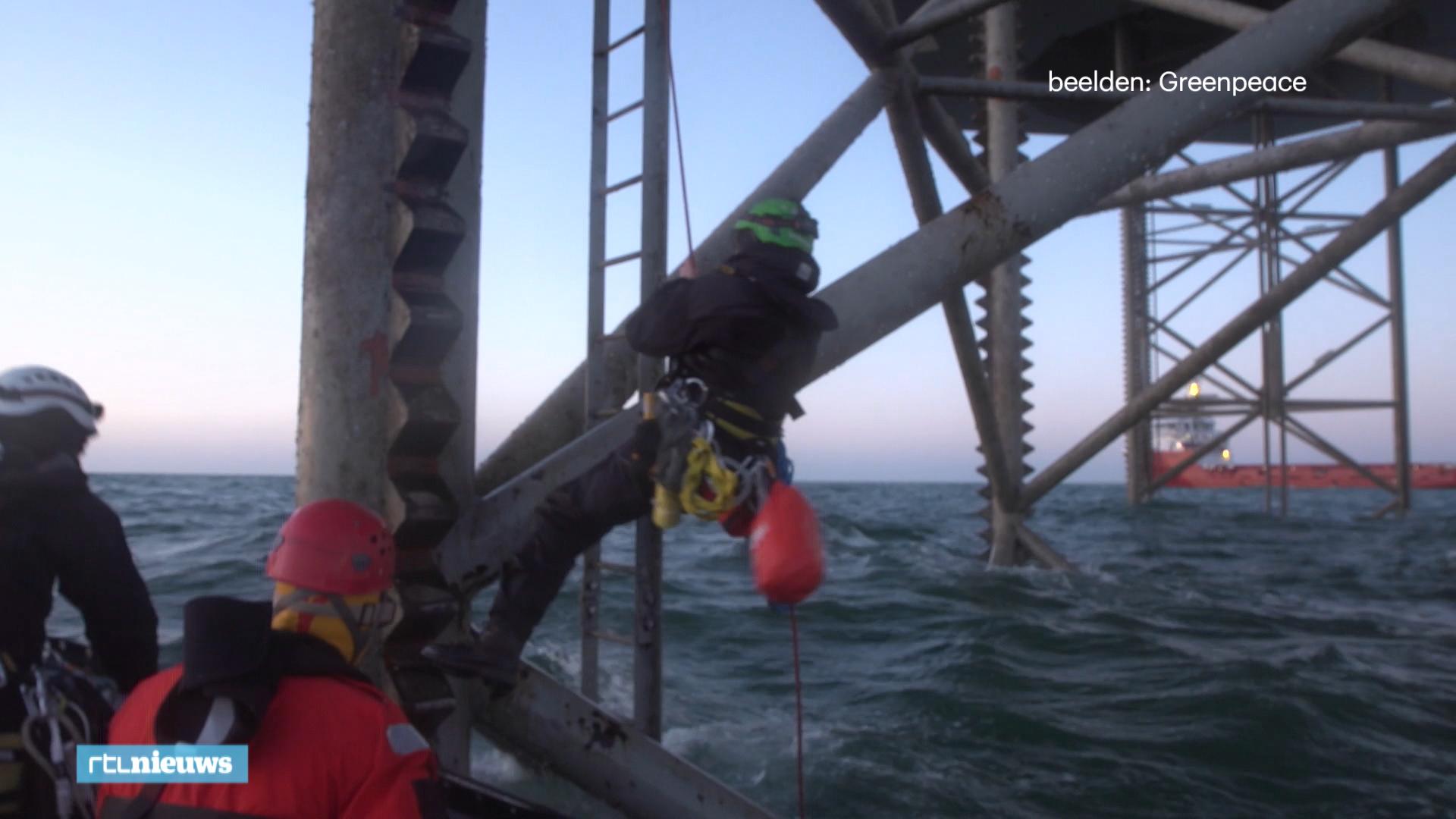 Activisten bezetten boorplatform Noordzee 'zolang als nodig'