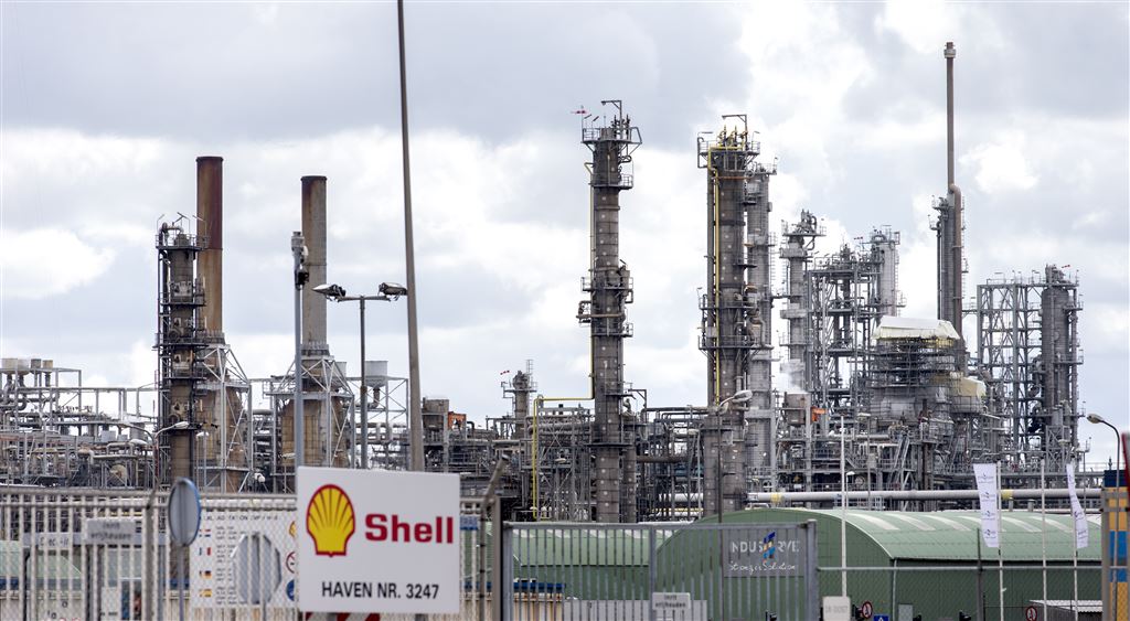 Shell wil CO2-uitstoot halveren in 2050, Milieudefensie blijft bij ...