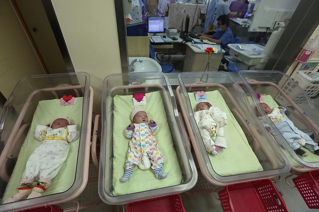 Baby wordt vier jaar na de dood van zijn ouders geboren