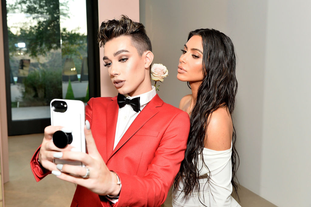 Miljarden voor make-upindustrie met dank aan vloggers en Kardashians