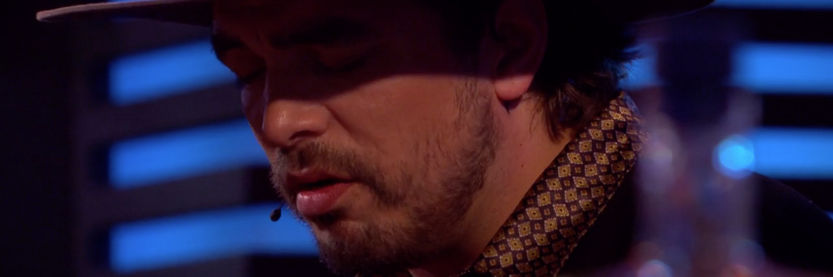 Waylon ontroert met ode aan overleden krantenjongen