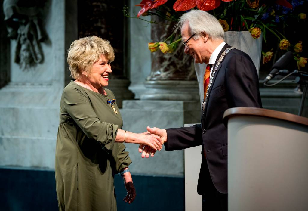 Jenny Arean Ridder in orde Nederlandse Leeuw | RTL Boulevard | RTL.nl