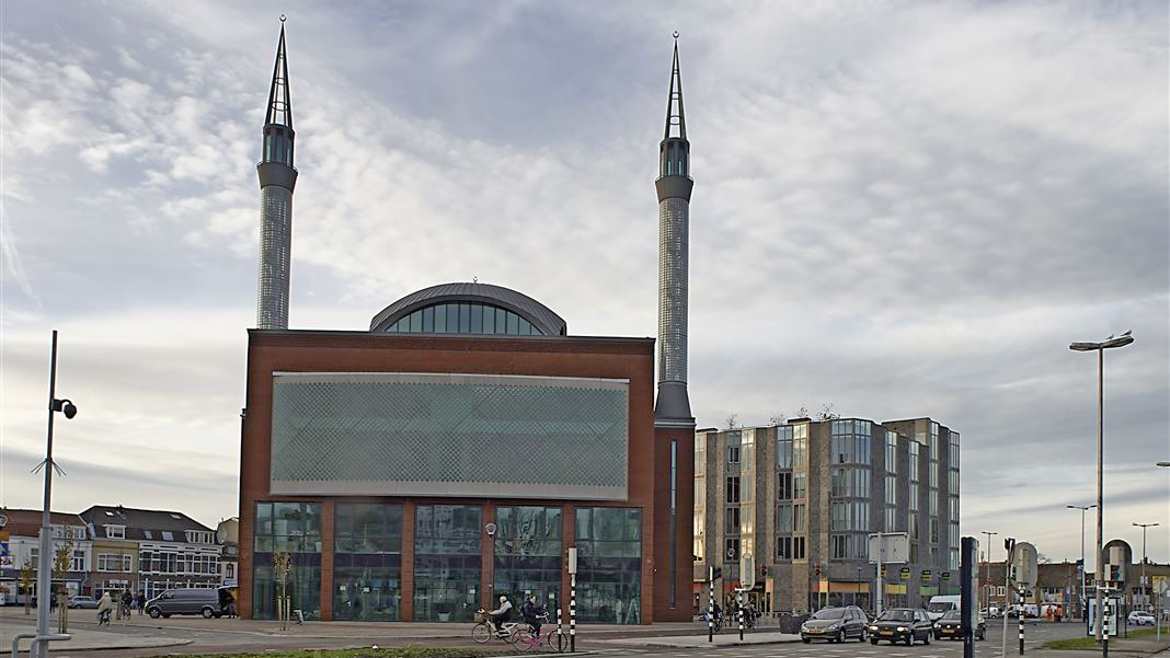 Protest Pegida: speenvarken roosteren bij moskee tijdens ramadan