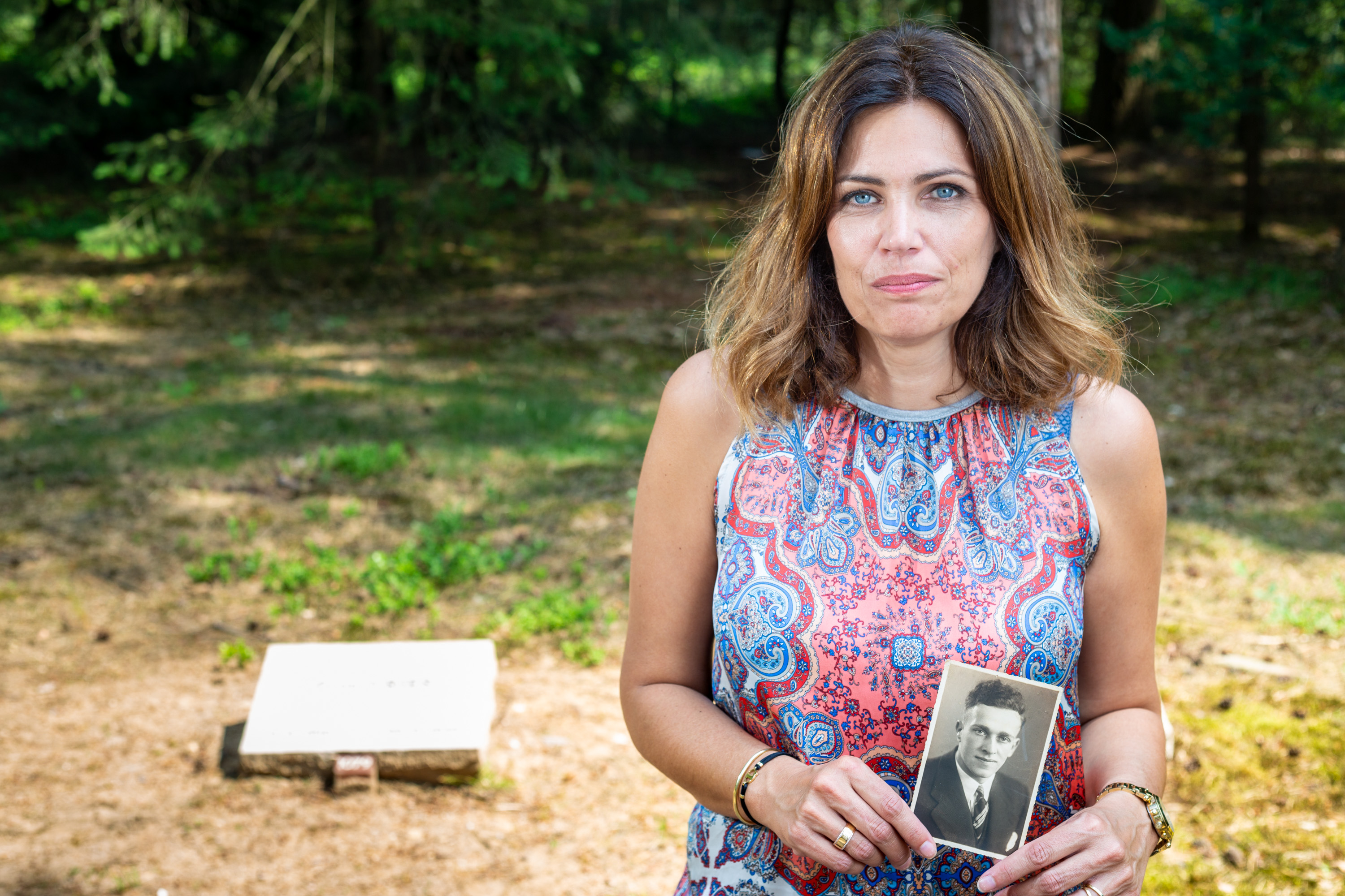 Ingrid weet dankzij DNA-test waar overleden opa ligt: 'Het is 'm ...