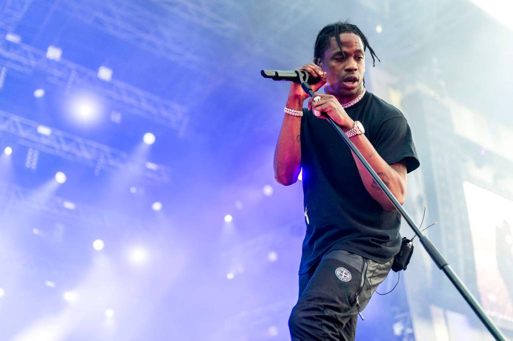Travis Scott geeft ton weg aan fans