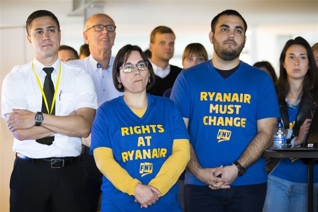 Arbeidsrechtadvocaat noemt contracten Ryanair-personeel 'bizar' | RTL ...