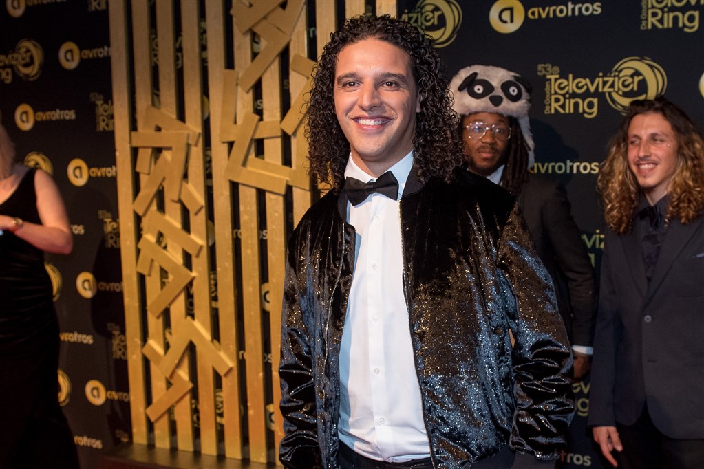 ZIEN: Ali B zingt voor zoontje Nouri