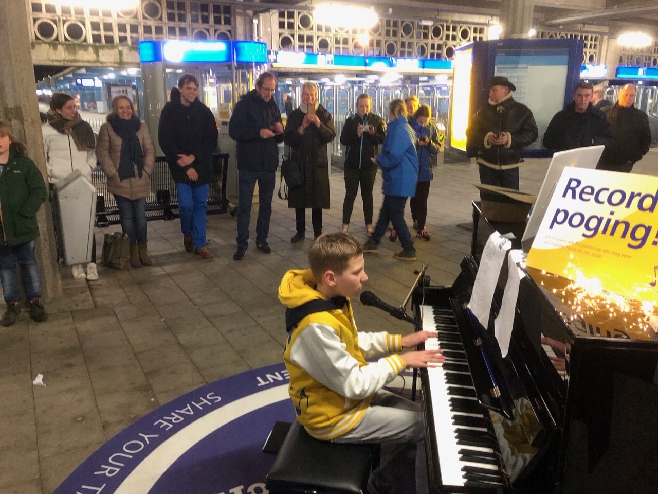 Bas (12) heeft het record: op alle 16 stationpiano's in ruim 18 uur