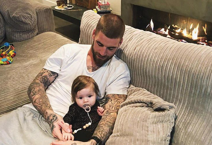 Zoet! Lars Veldwijk geniet van kleine Zara-Lizzy