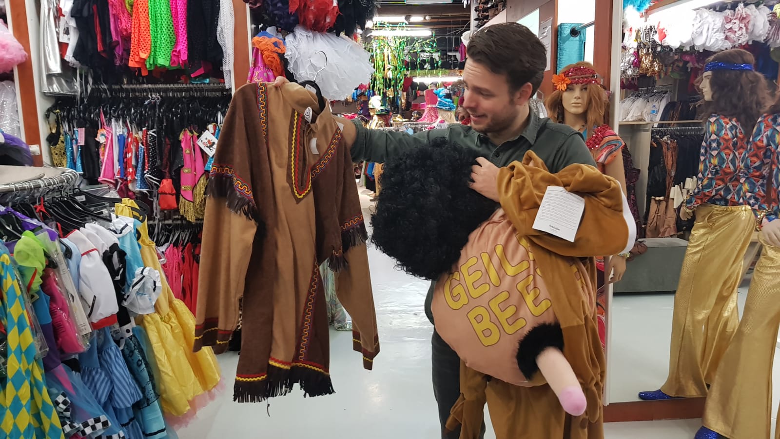 Verkleed met carnaval: 'Nazisoldaat mag niet, 'bosneger' wel'