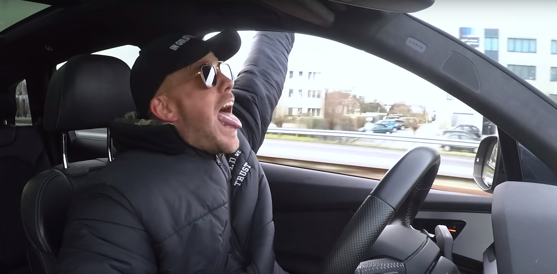 Management rapper Jebroer geeft fouten met video toe, maar past niets aan