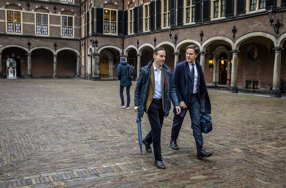 Aantal communicatiemedewerkers fors gegroeid onder Rutte III: 'Kost ...