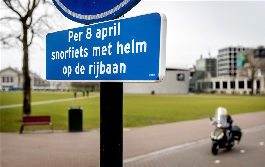 Snorfiets voortaan op rijbaan in Amsterdam