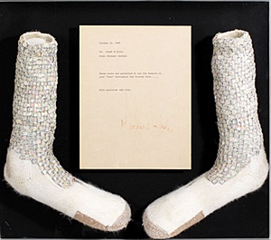 Eerste Moonwalk-sokken Michael Jackson te koop voor 1 miljoen