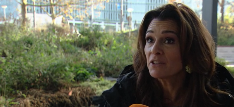 Quinty Trustfull ten einde raad tijdens opnames Koffietijd
