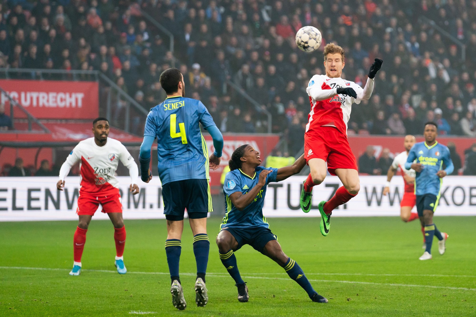 Salarissen en bezoekersaantallen eredivisie dalen