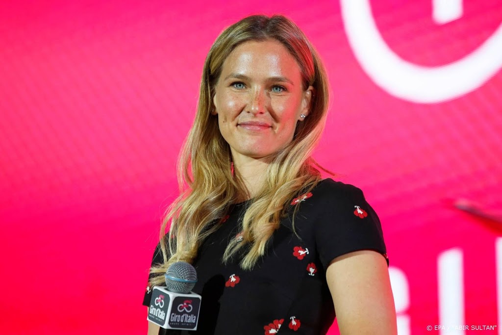 Topmodel Bar Refaeli verwelkomt derde baby | RTL Boulevard | RTL.nl